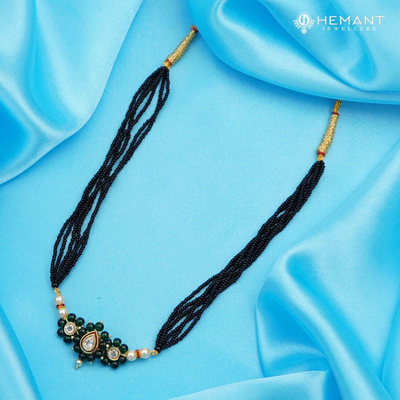 Traditional Maharashtrian Kolhapuri Mangalsutra Plain Nath Green – itisaaj